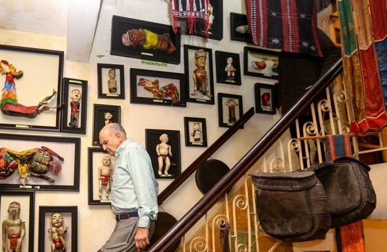 Mark Rapoport and visit the ethnology museum - Caoroads Travel